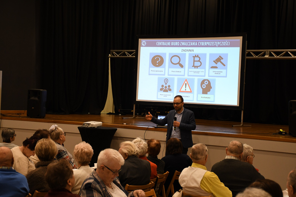 Dzień Bezpiecznego Internetu - inicjatywy policjantów CBZC ...