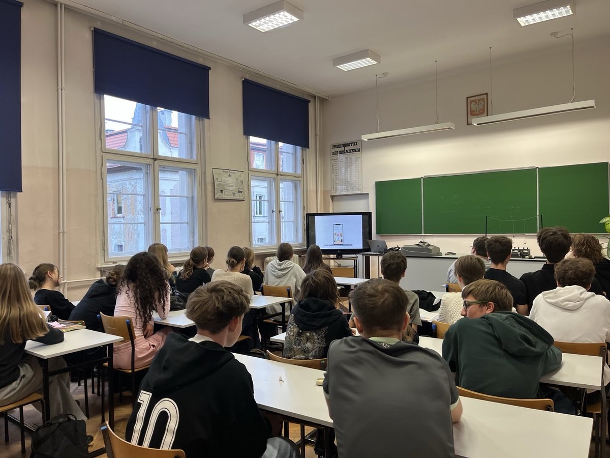 Młodzież kontra manipulacja w sieci – warsztaty CBZC - Aktualności ...